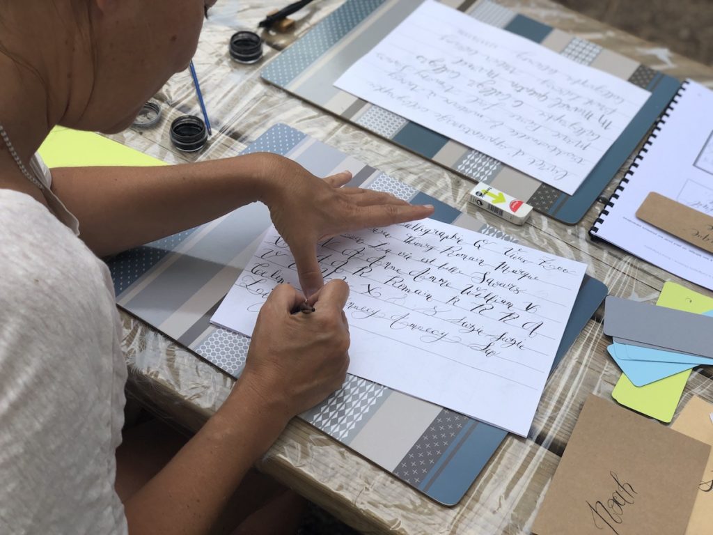 Un atelier de calligraphie moderne à Annecy avec Skriva - Le Blog de Néroli