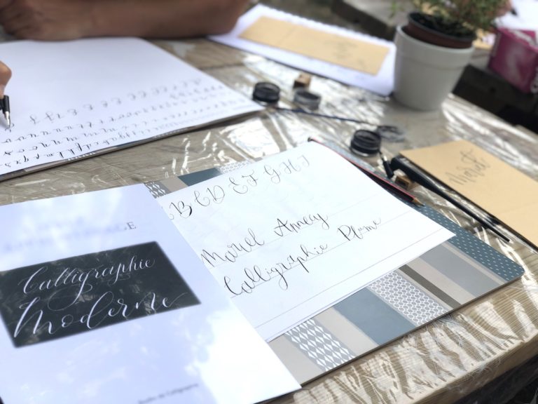 Un atelier de calligraphie moderne à Annecy avec Skriva - Le Blog de Néroli