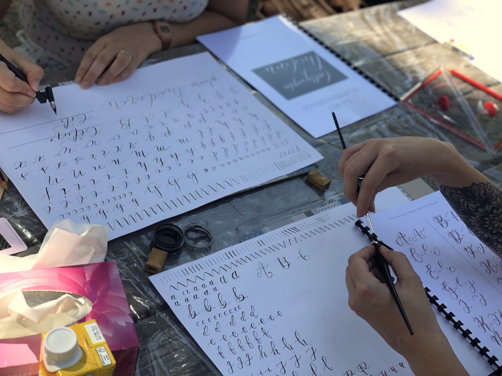 Un atelier de calligraphie moderne à Annecy avec Skriva - Le Blog de Néroli
